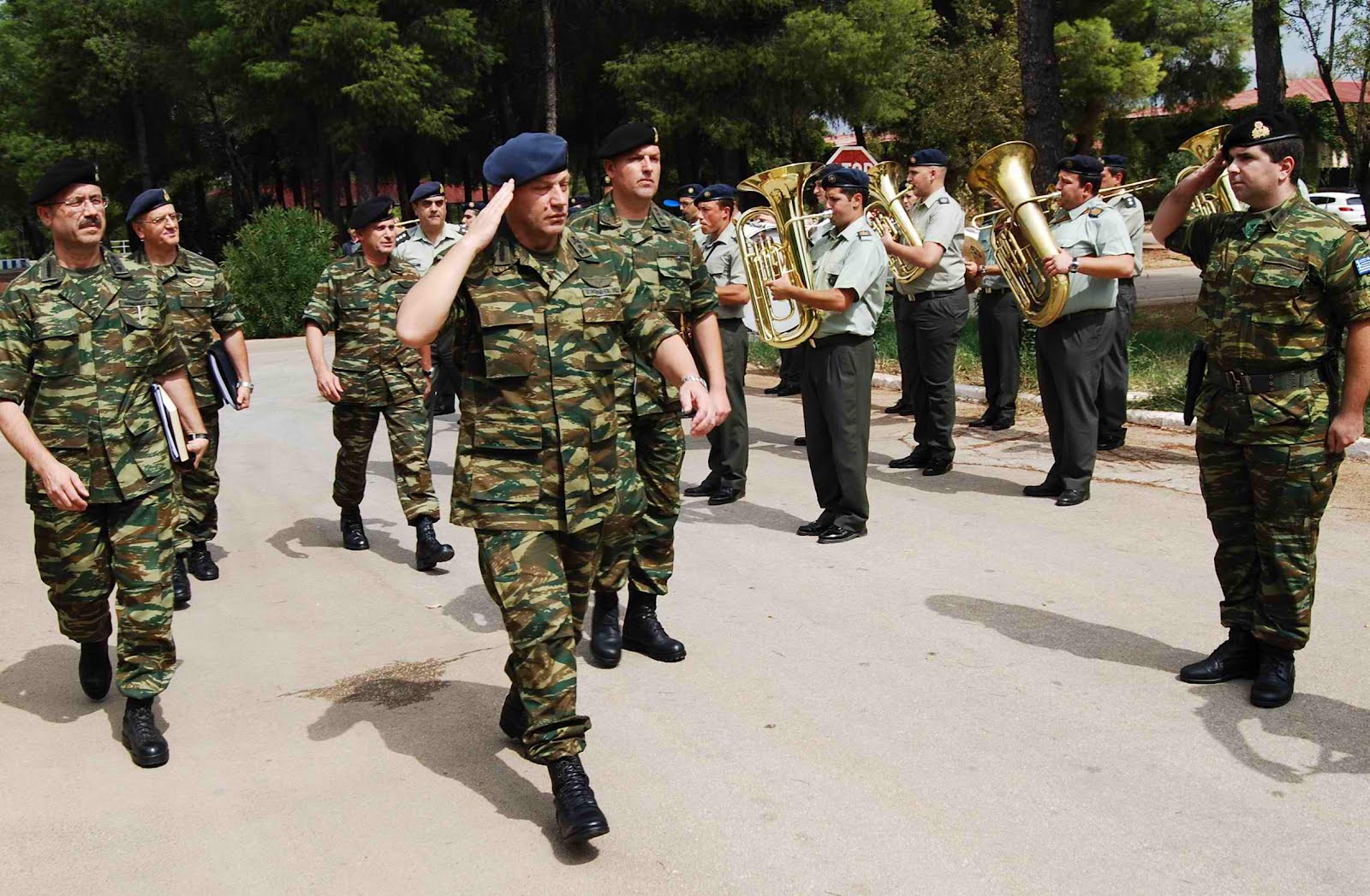 ΣΤΗΝ ΣΧΟΛΗ ΤΕΘΩΡΑΚΙΣΜΕΝΩΝ ΚΑΙ ΣΤΗΝ ΣΧΟΛΗ ΠΕΖΙΚΟΥ Ο ΑΡΧΗΓΟΣ ΓΕΣ ...