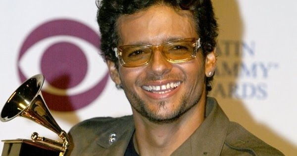 BIOGRAFIAS E COISAS .COM: Robby Rosa(Robi Draco Rosa) menudo