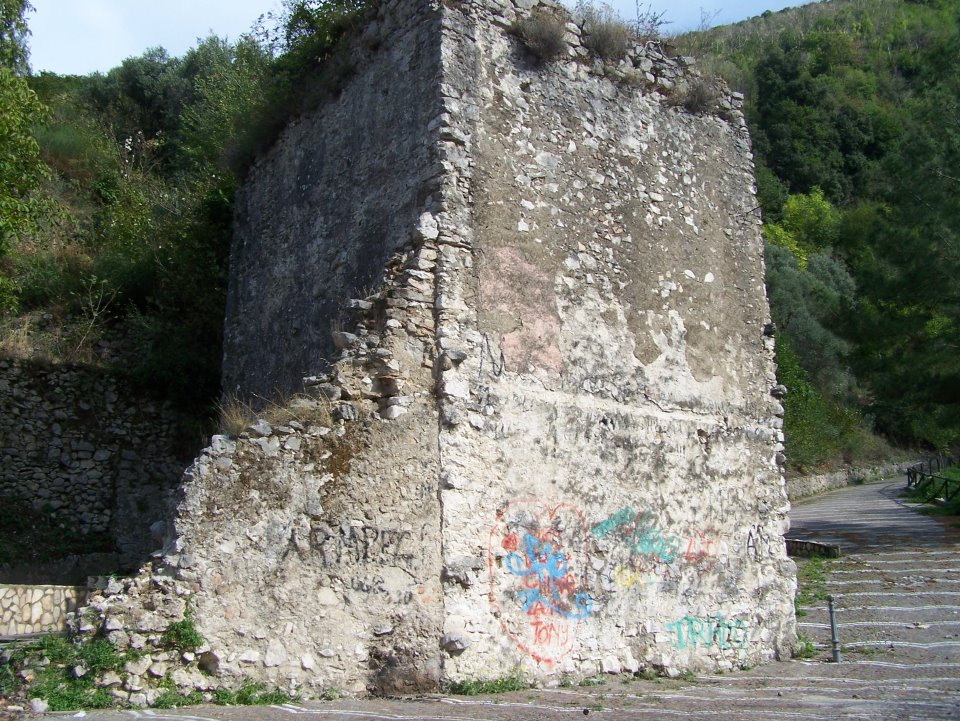 Ripuliamoli!: Quindici (AV), Mulino storico imbratto!