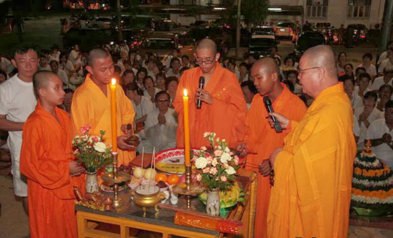 Joy in Thailand: Loy Krathong Jay a Samut Paknam