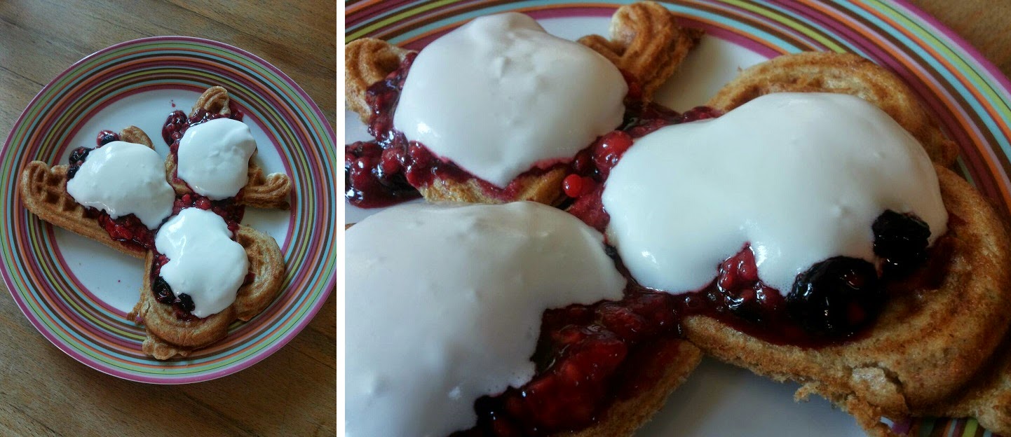 Lekker eten met Candida: Wafels met bosvruchtensaus en sojaroom