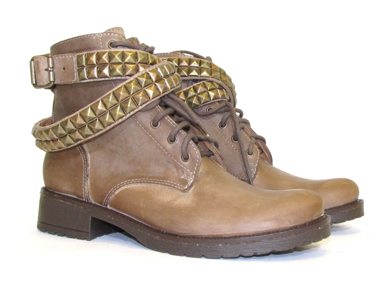 Combinación#8 : Borcegos con tachas - Entre zapatos, carteras y vestidos