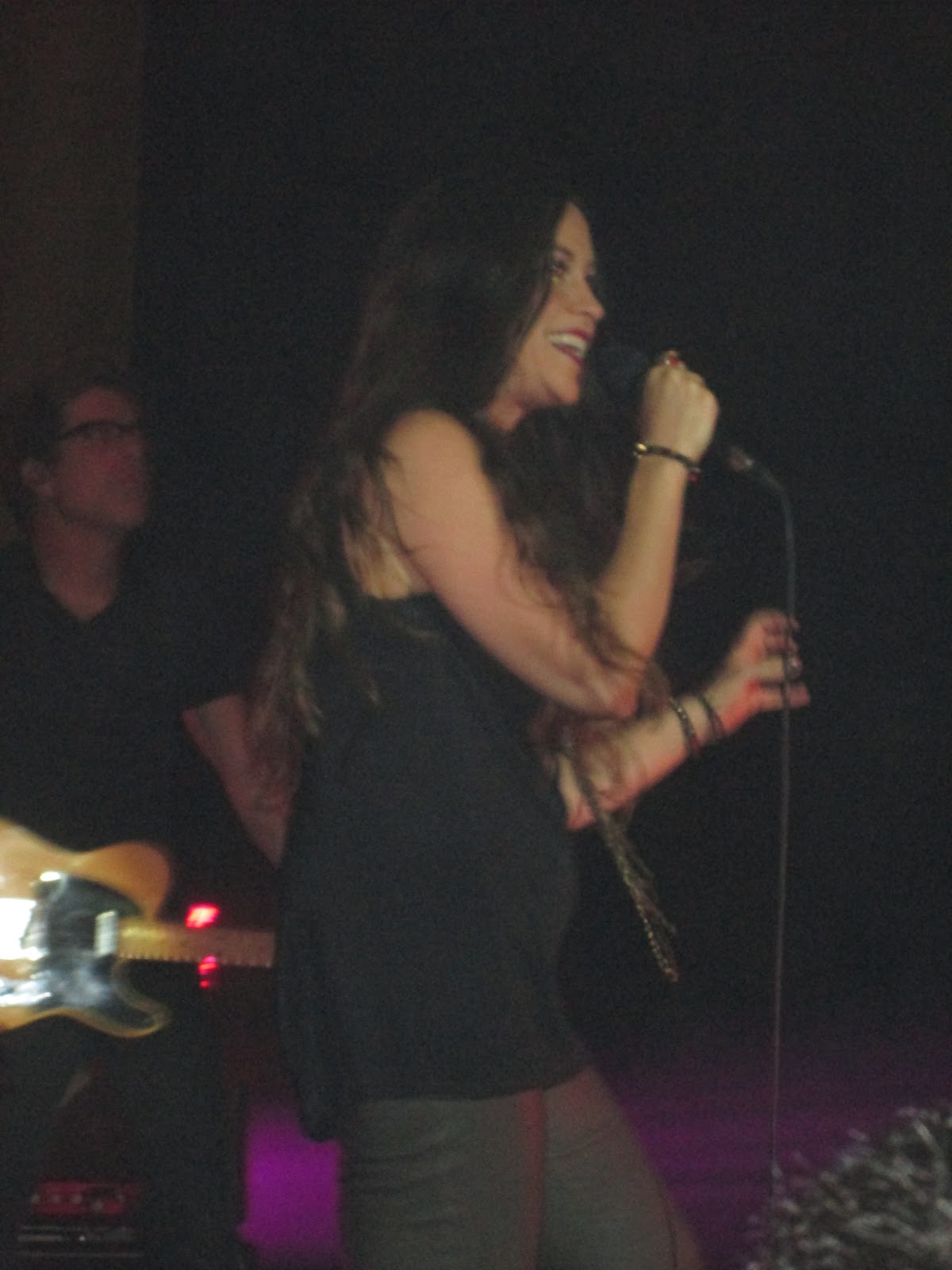 BEHIND THE HOLOGRAM!: Picture This: Alanis Morissette @ Sound Academy ...