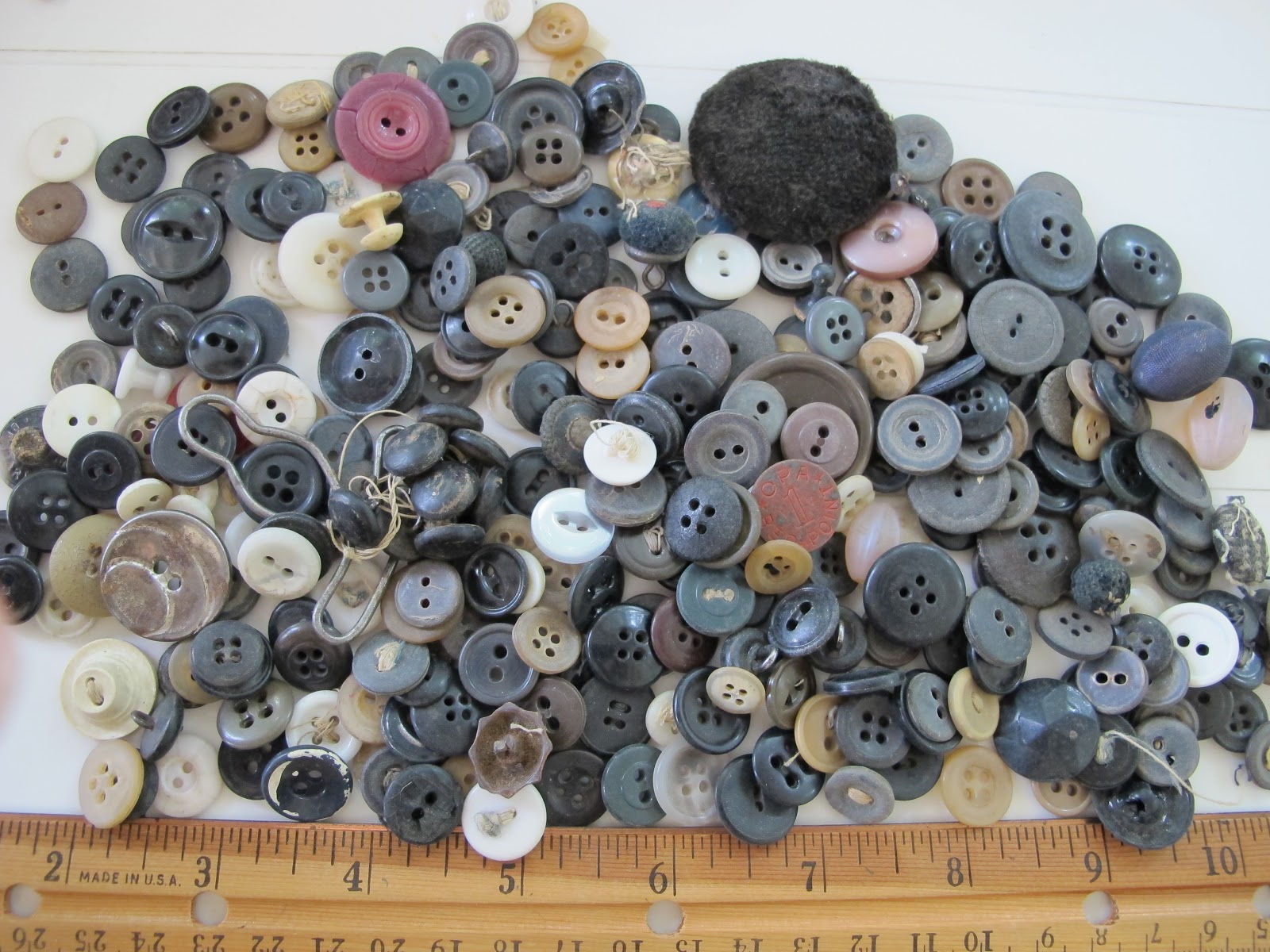 Buttons-n-Books: Antique/Vintage Buttons (all photos and text © Maureen ...