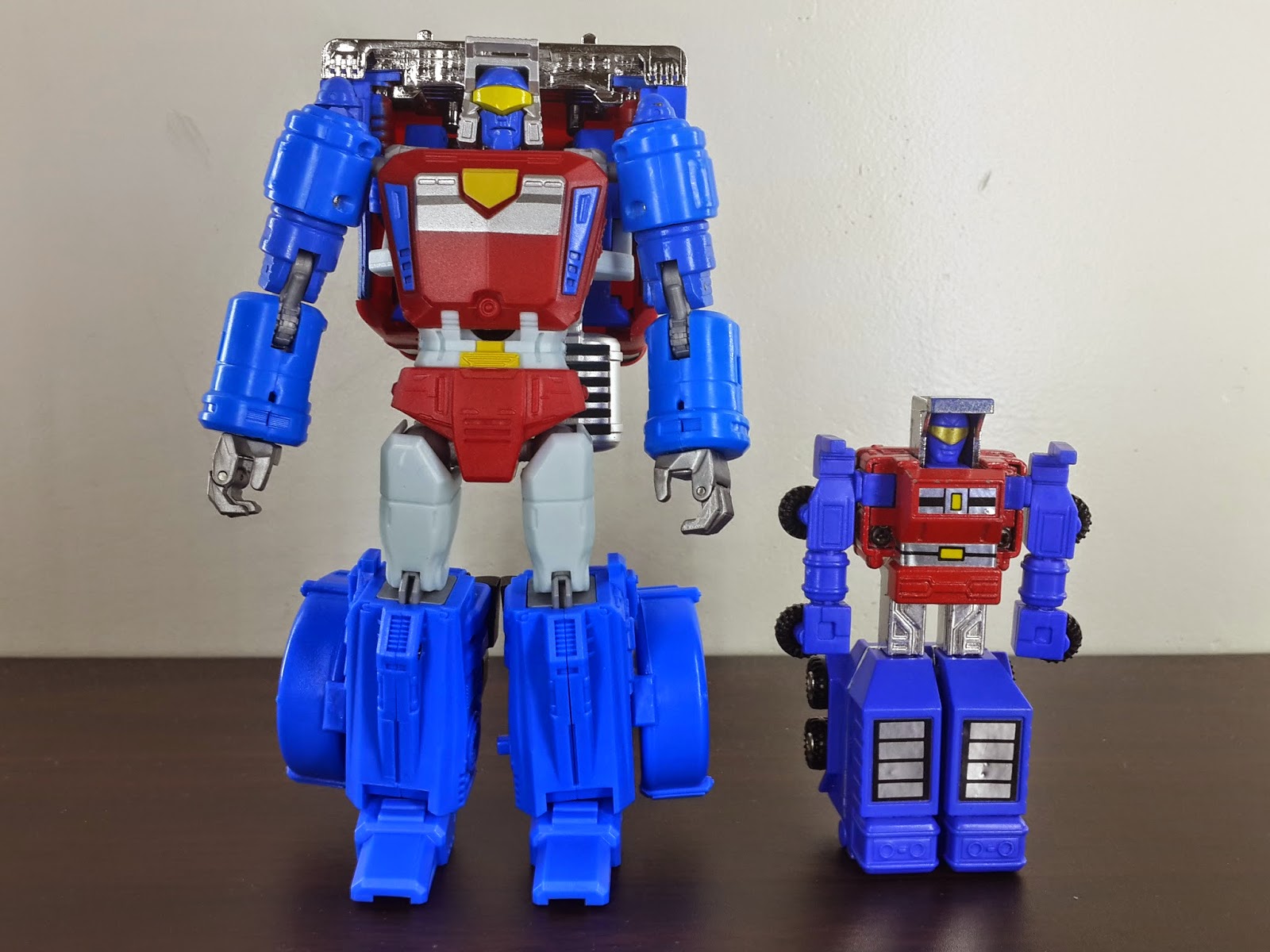 Blog Transformers.com: 1118: X-Transbots Hoss ( Gobots Road Ranger )