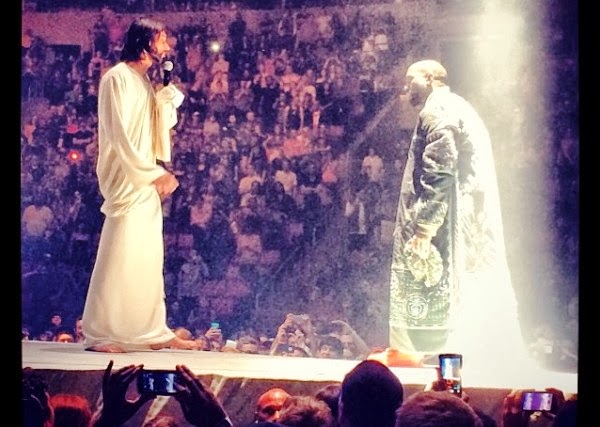 NasBank Blog: Kanye West Explains Jesus Christ's Appearance at Concert