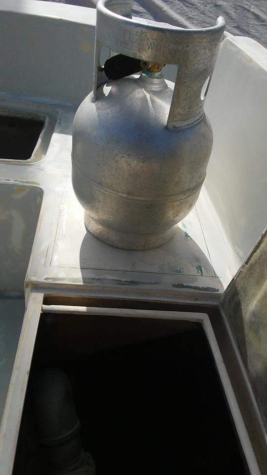 Sailing Whimsy: Propane tank locker, part 1
