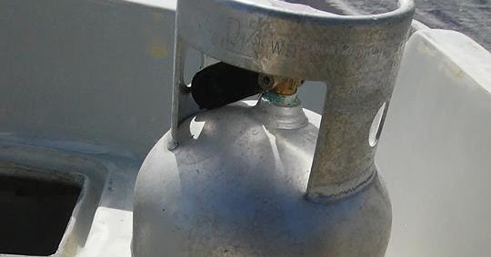 Sailing Whimsy: Propane tank locker, part 1