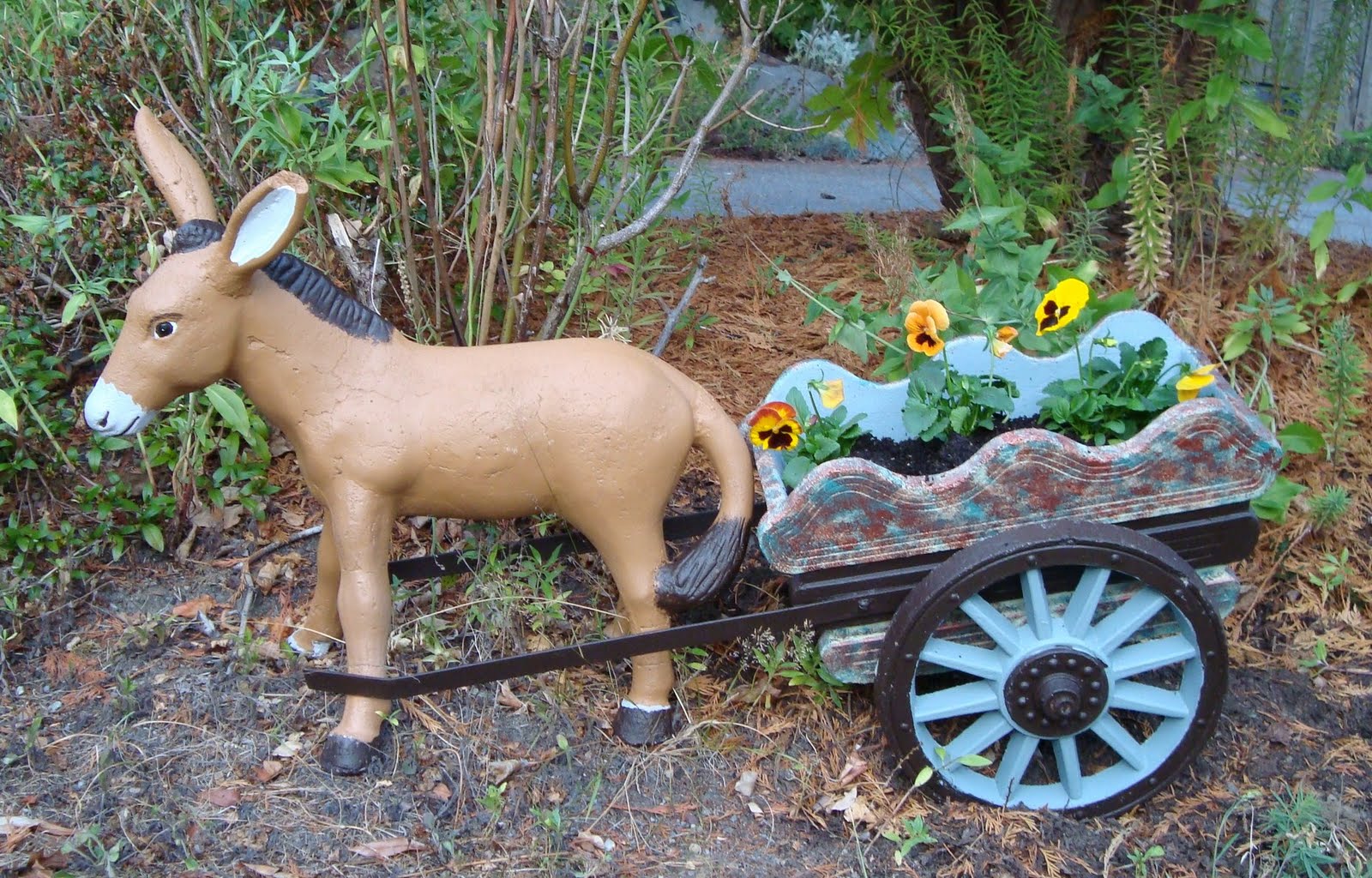 Animalia: Yard art
