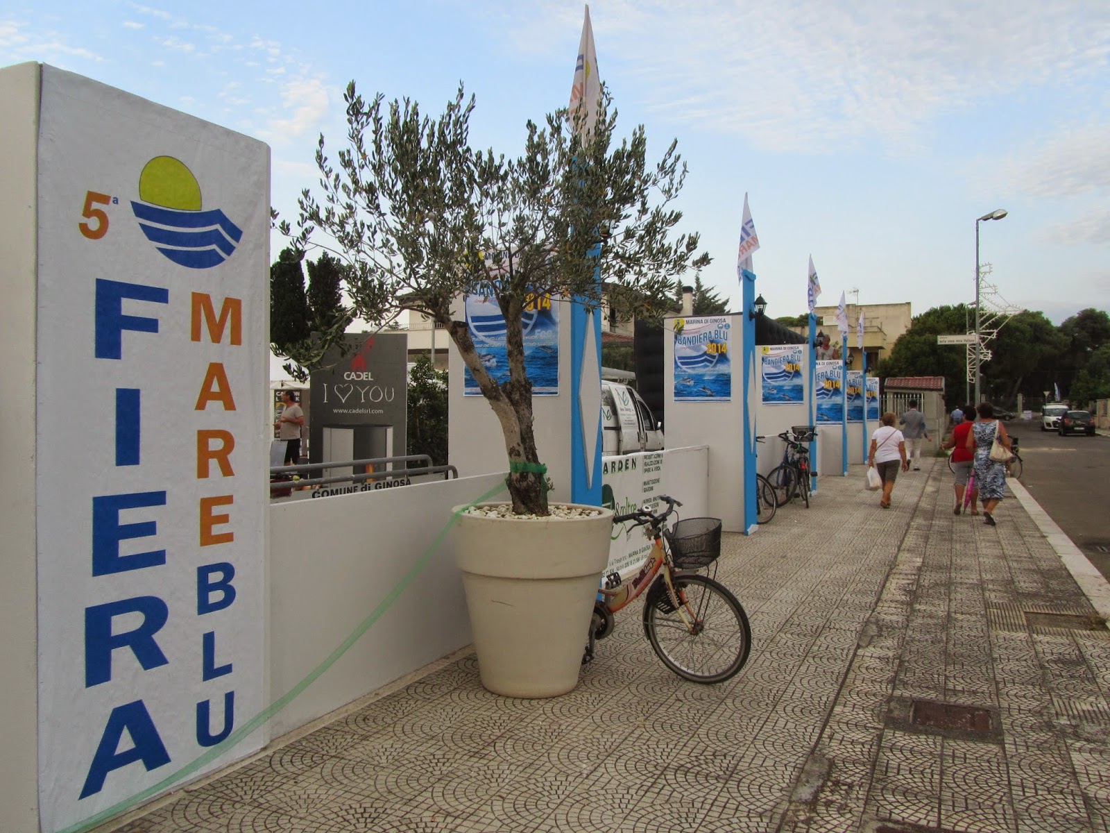 ViviMottola: MARINA DI GINOSA: PARTITA LA FIERA DEL MARE BLU.