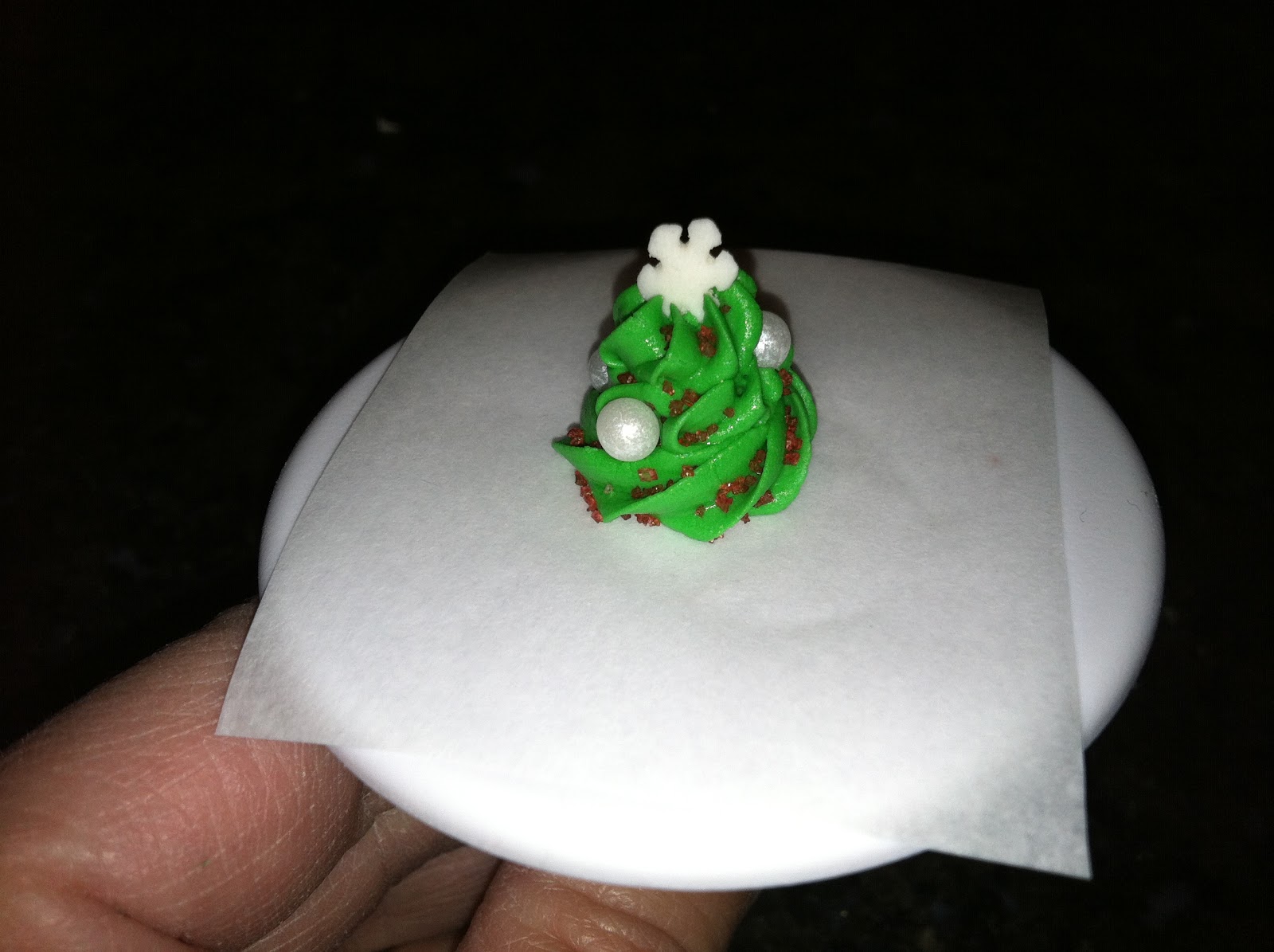 The Iced Queen: Royal Icing Christmas Tree