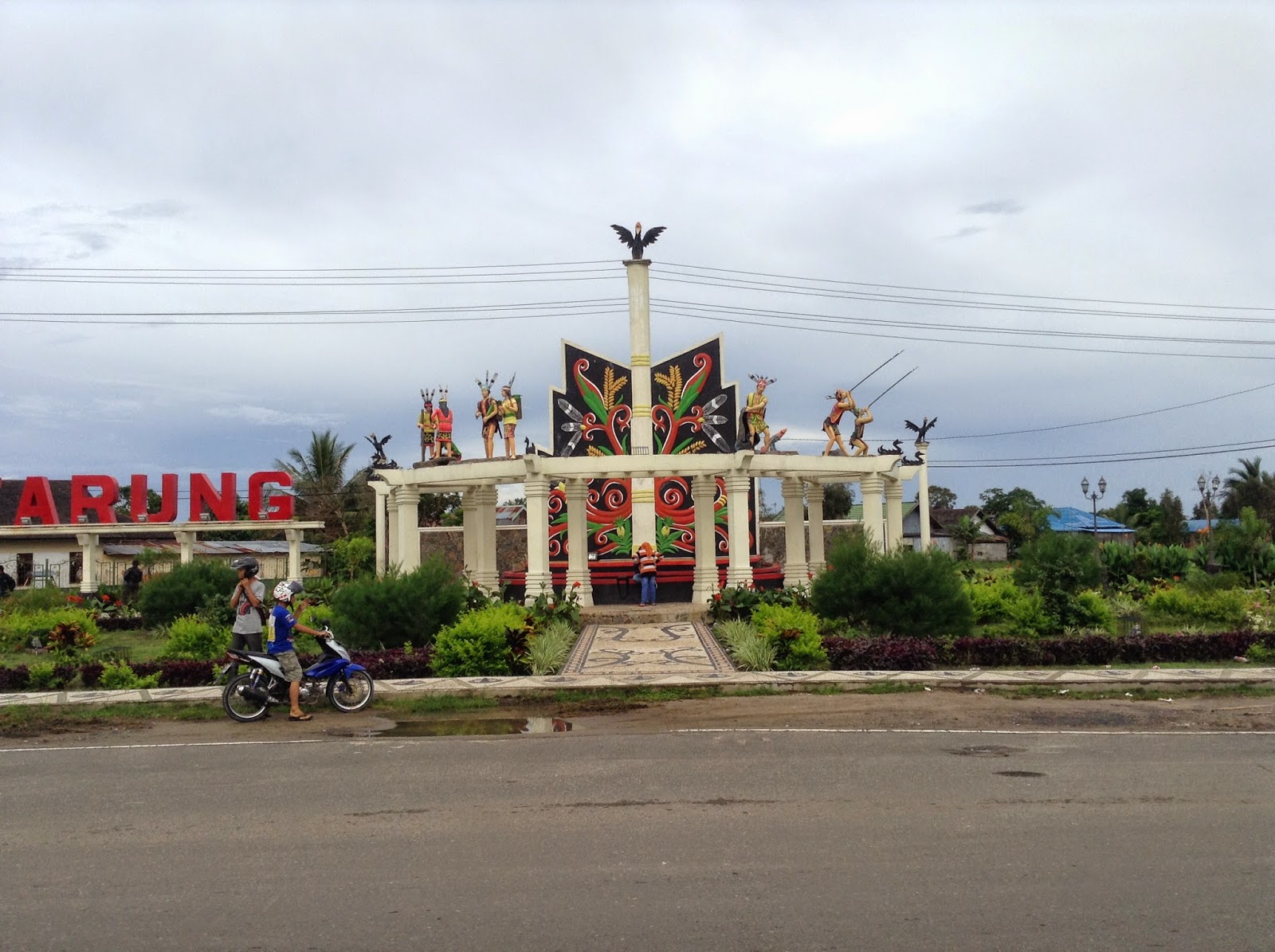 Bundaran Besar - Pusat Selfie di Kuala Kapuas Bundaran Besar - Pusat Selfie di Kuala Kapuas