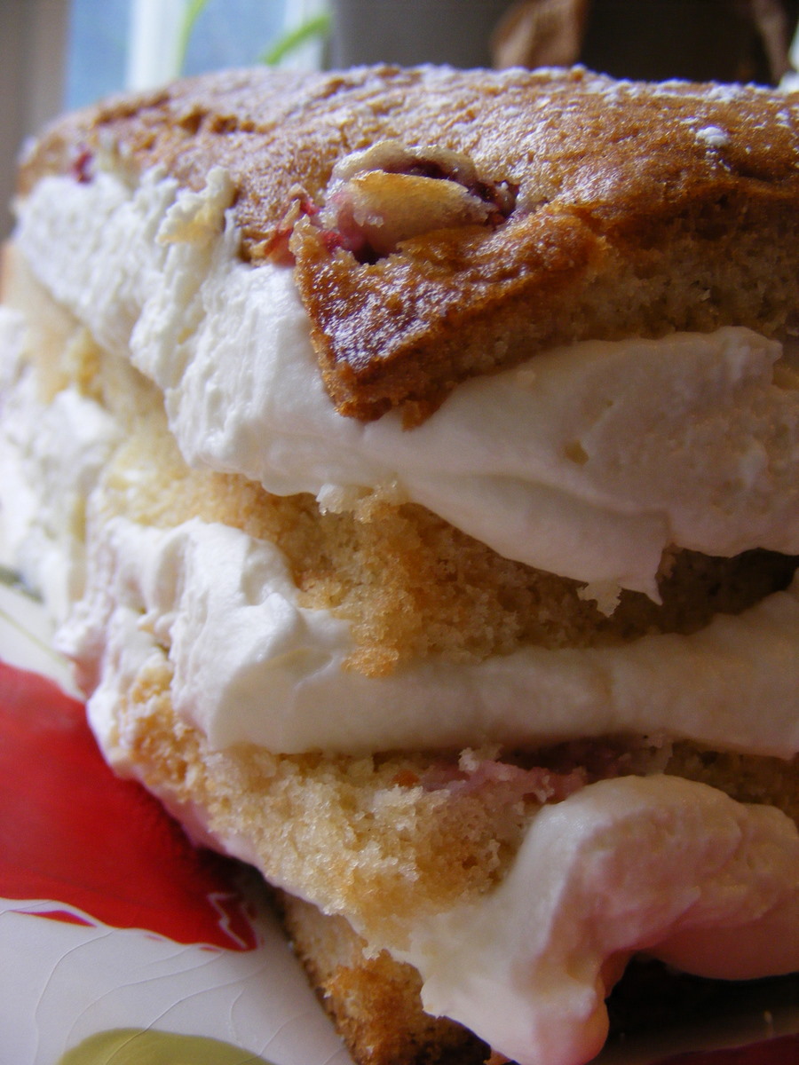 The Virtual Goody Plate: Raspberry Tea Cake with Mascarpone Cream Filling