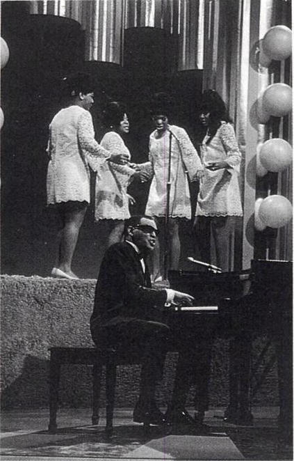 Ray Charles Video Museum: Ray Charles & The Raelettes