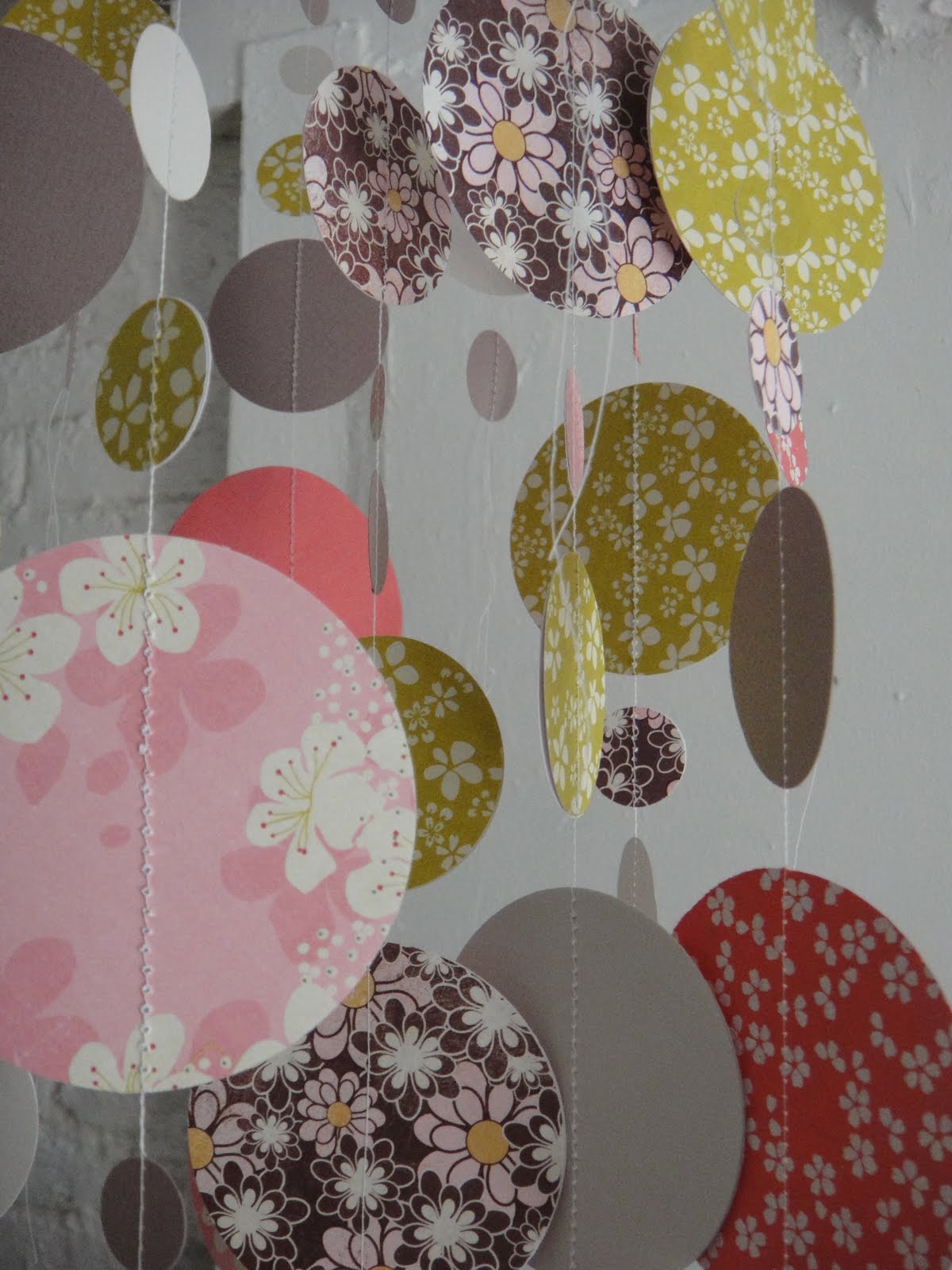 ellie & ooma: Paper Mobiles