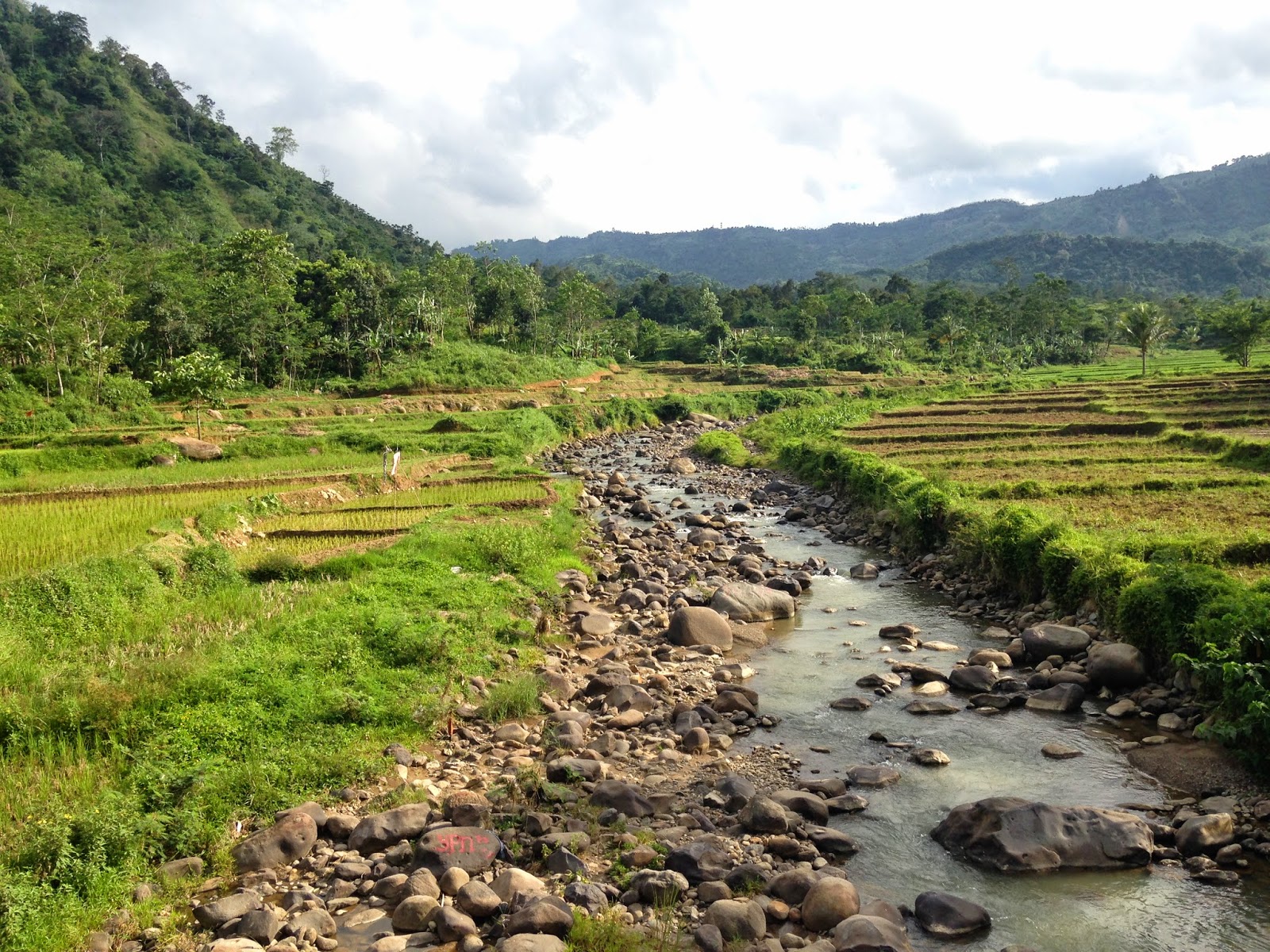 Gunung Batu Jonggol: One Day Hiking | Travelojay