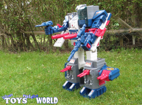 When Toys Rule The World: Review: Transformers Fortress Maximus