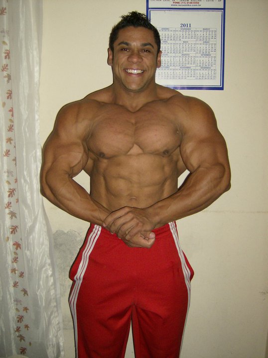 Worldwide Bodybuilders: Colossal Brazilian bodybuilder Francisco Pereira
