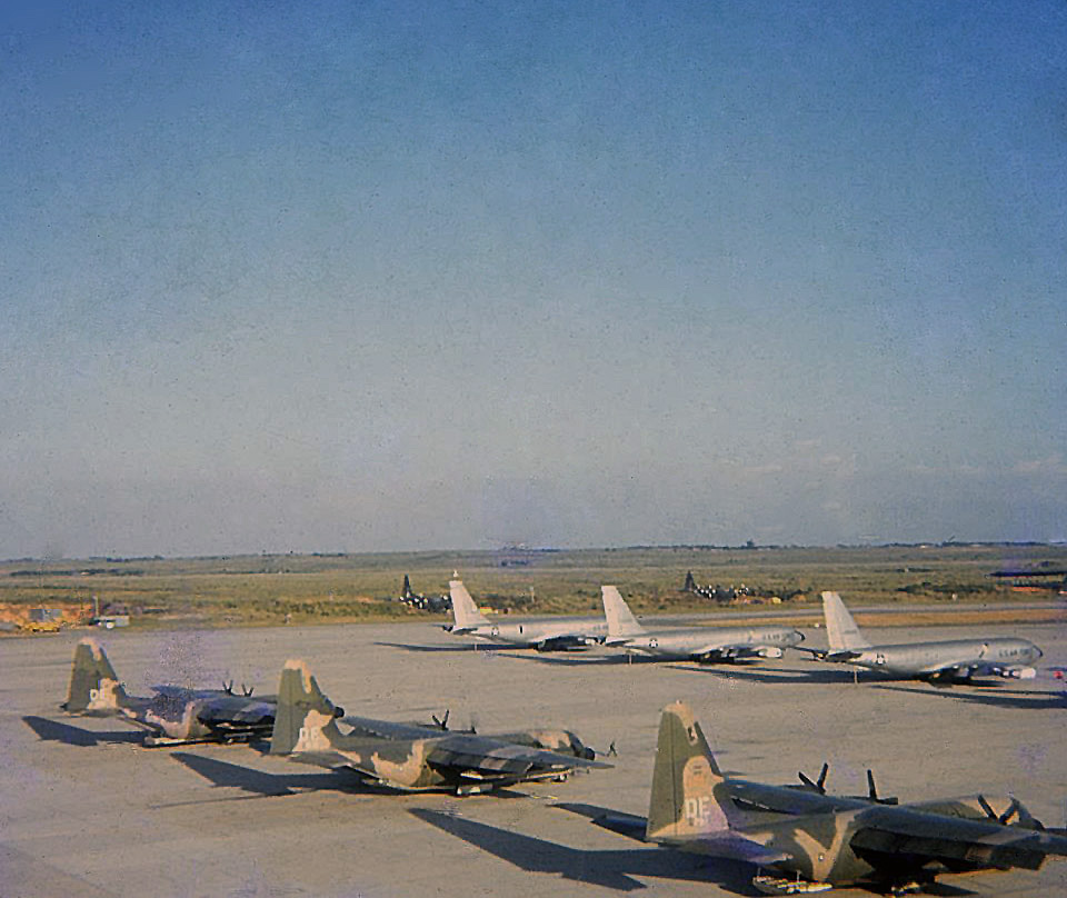 Taipei Air Station: CCK Photos from the Control Tower