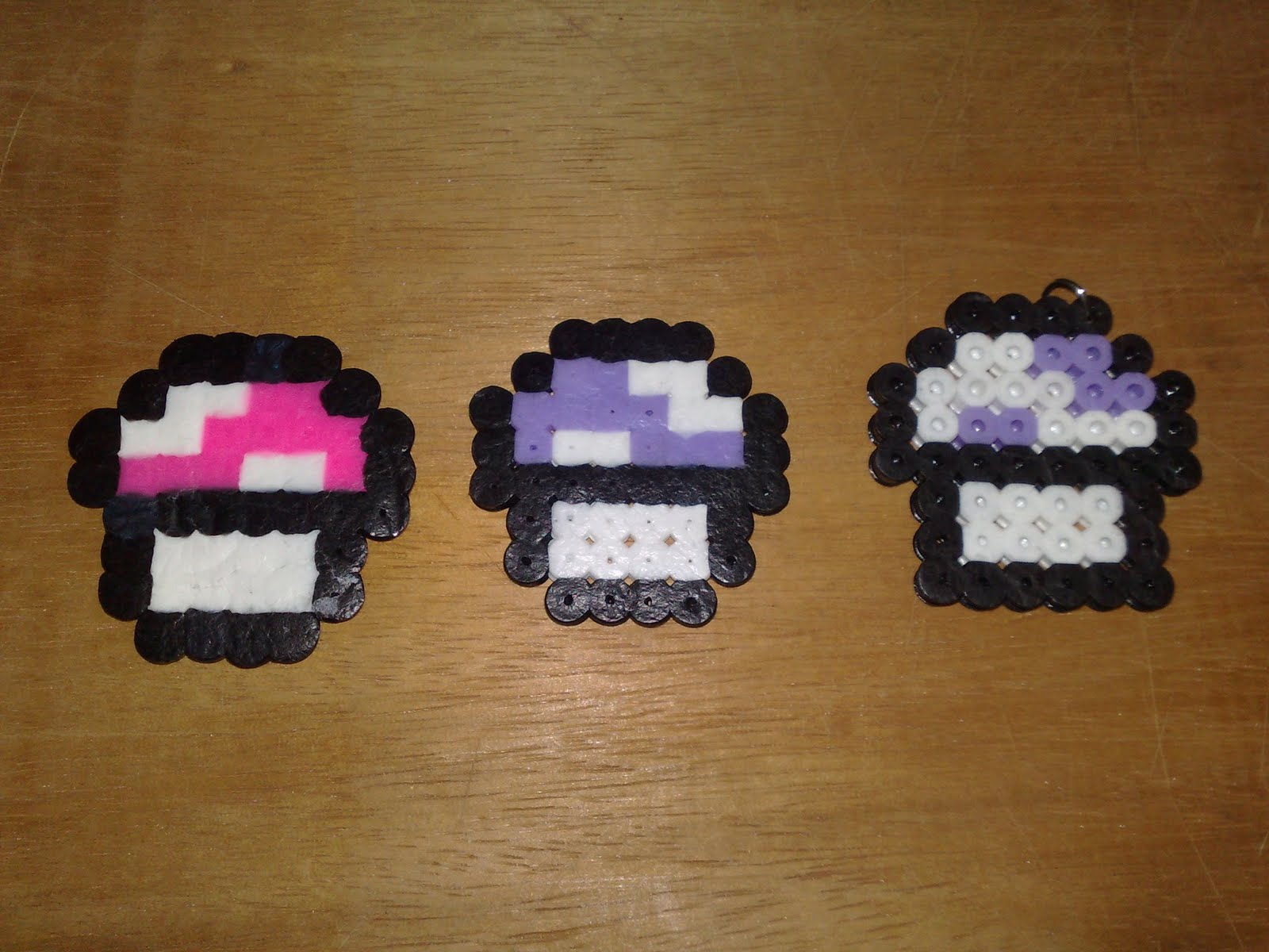 J SQUARE CRAZY BIZ (:: Pyssla KEYCHAINS