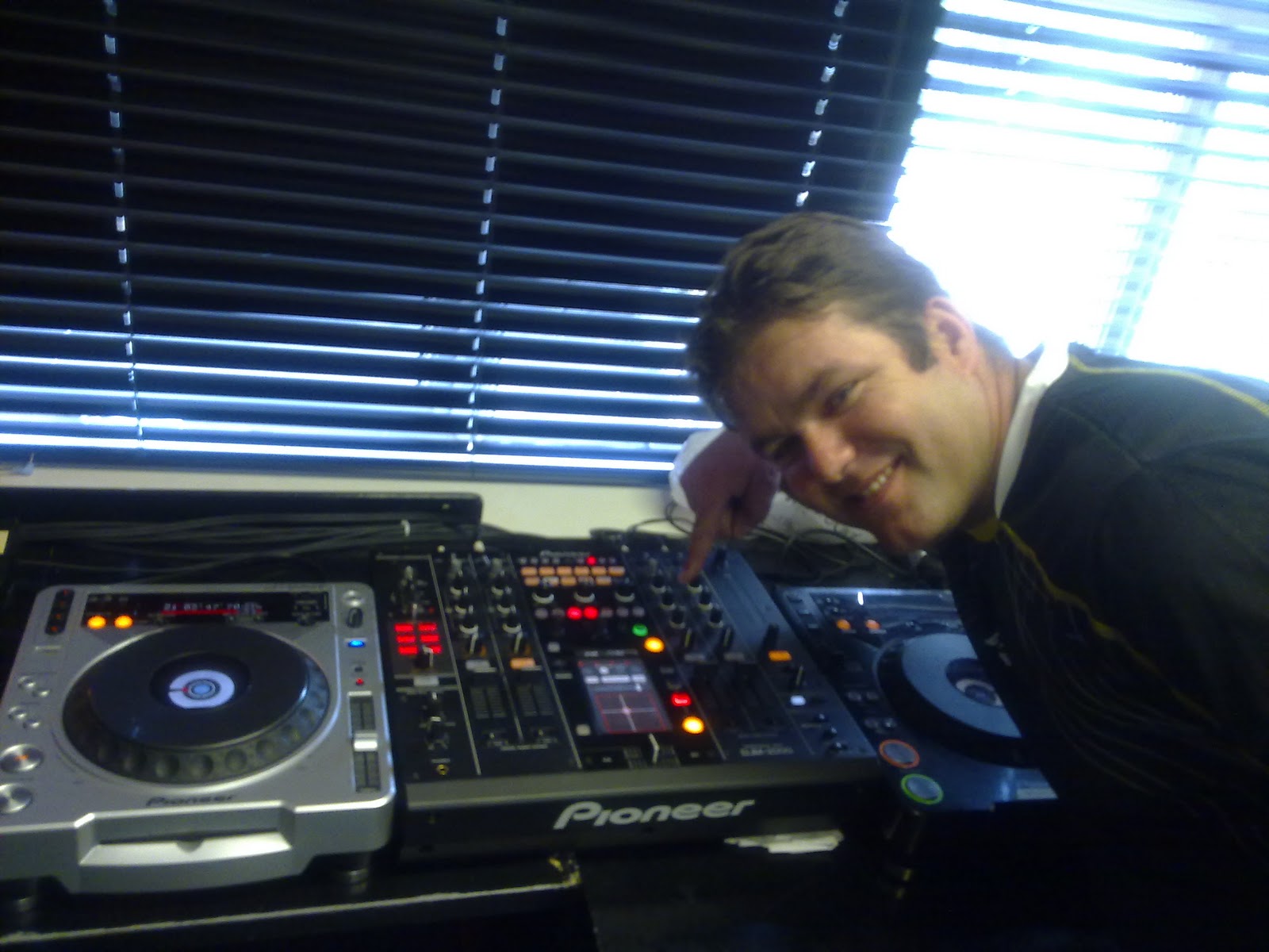 DJ RAFAEL KUSTER: DJ RAFAEL KUSTER > CURSO- TRABALHO -AMIGOS EM LONDRES-UK