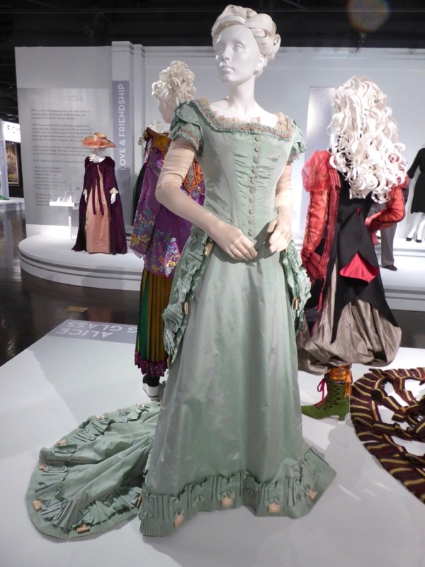 Hollywood Movie Costumes and Props: Alice Through the Looking Glass ...