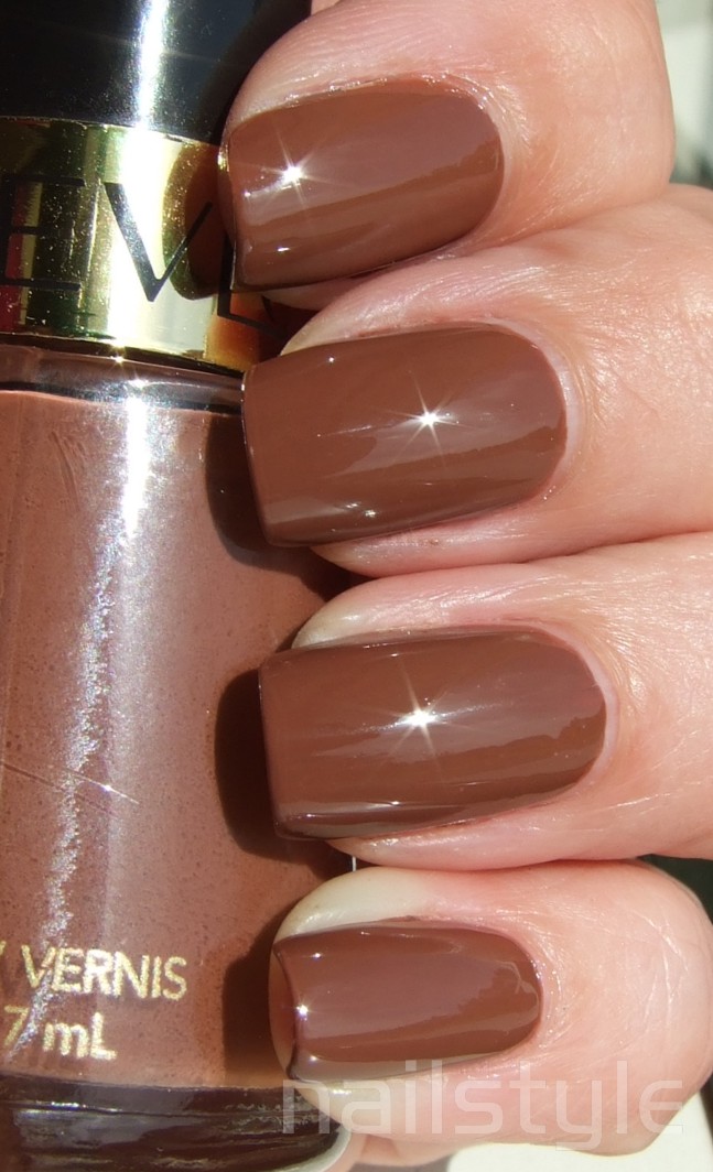 Nailstyle: Revlon Totally Toffee with stamping