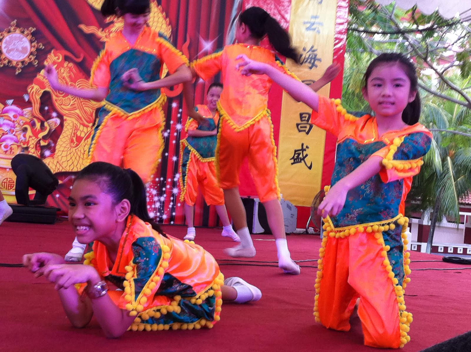 Coral Primary School: Chinese Dance: CNY Performance at Elias CC 29/1/2012