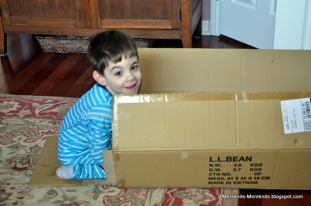 Mereknits: Boy in a box........