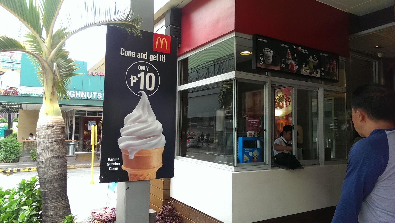 Finding BonggaMom: McDo Manila 2017