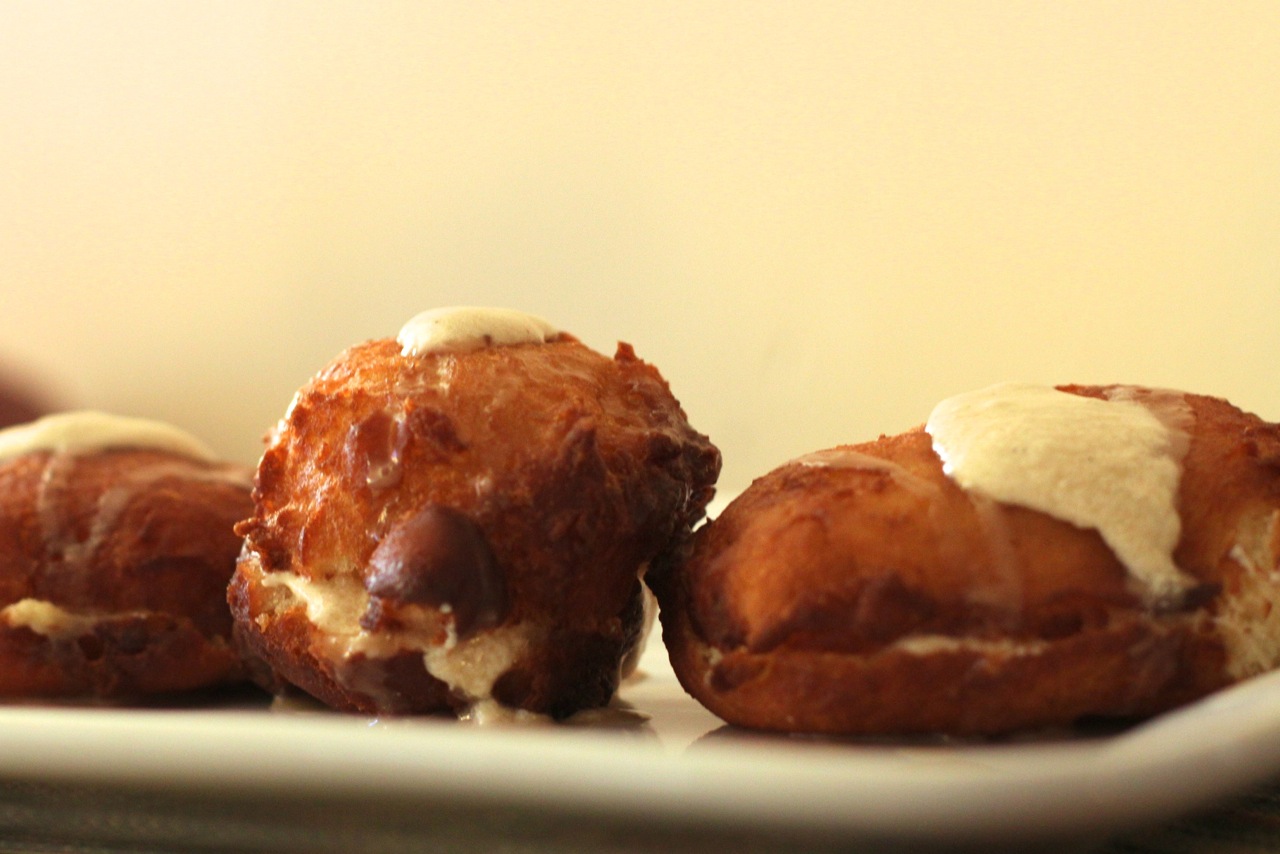 37 Cooks: Lock n Coffee-Cream-Loaded Doughnuts with Charlie Don't Surf ...