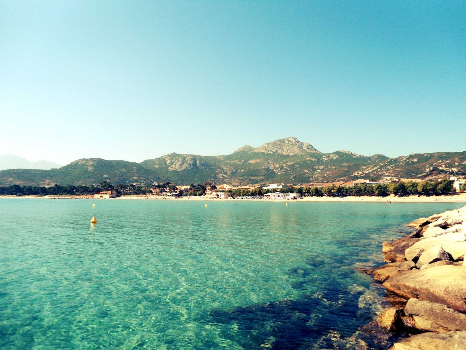 PETITS PARADIS: Plage de Calvi (Calvi, Corse)