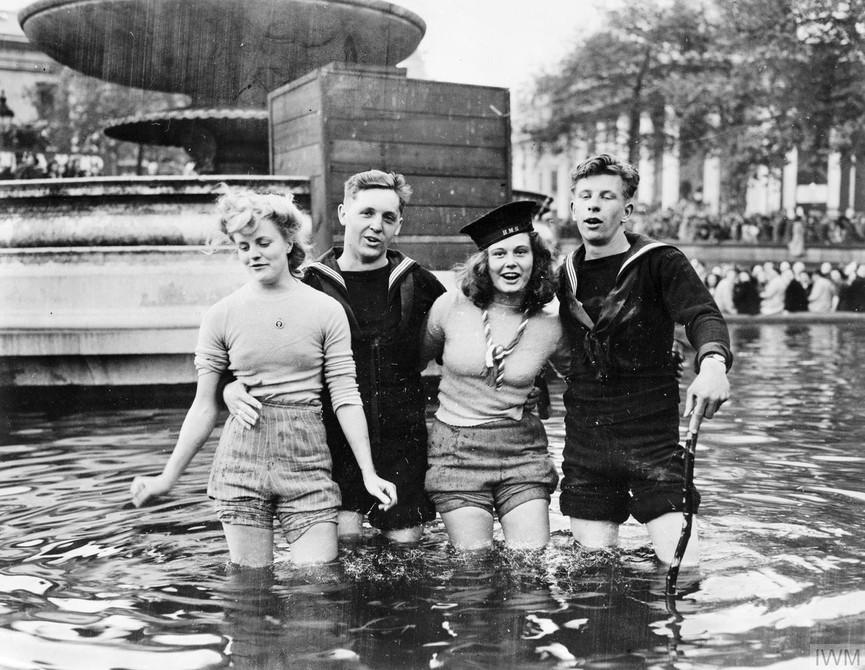 10 Interesting Photographs of VE Day Celebrations in London ~ Vintage ...