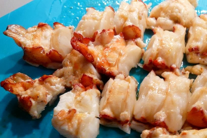 Kulinarische Welten zu Fisch- und Meeresfrucht: Hummer im Safranfond