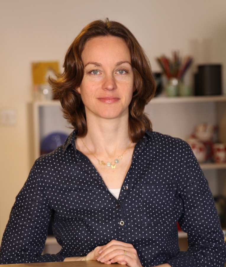 ClutterBug Interview with a professional - Mumma And Her Monsters