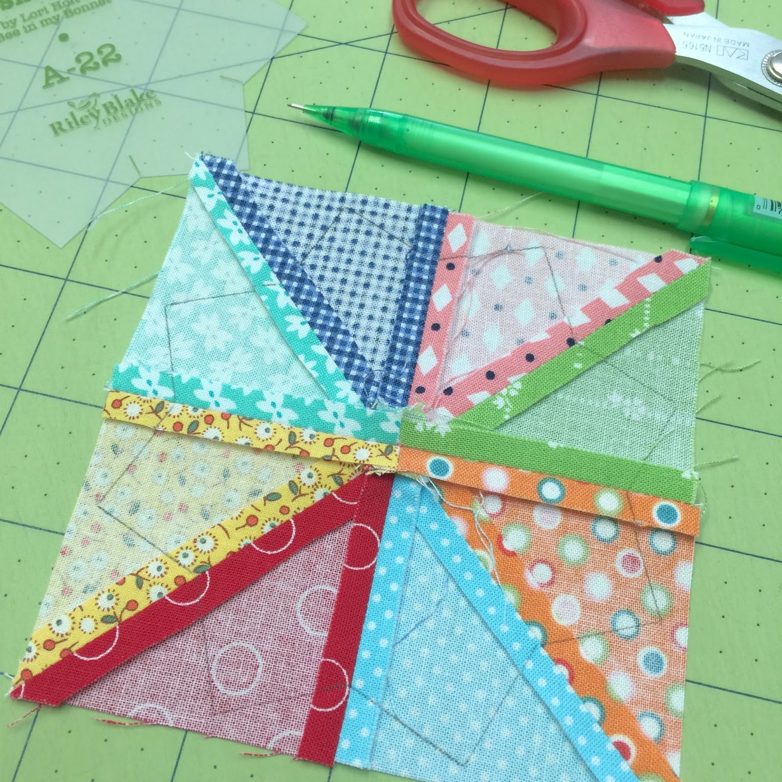 Bee In My Bonnet: Sew Simple Shapes - More Easy Patchwork Flowers!!!