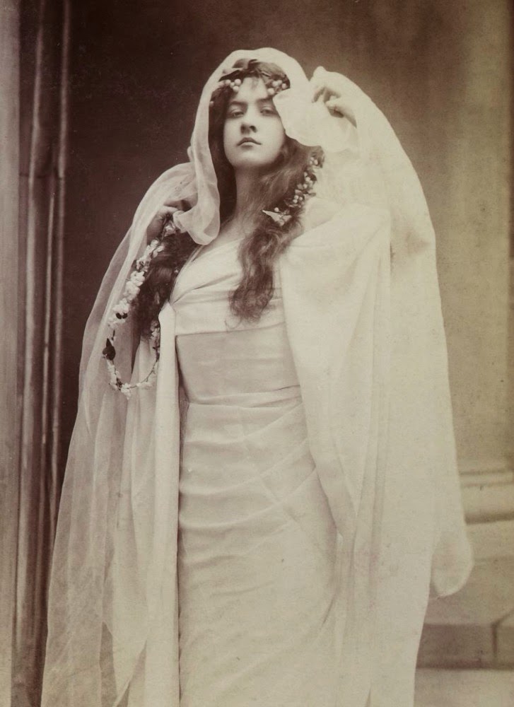 VINTAGE PHOTOGRAPHY: Maude Fealy