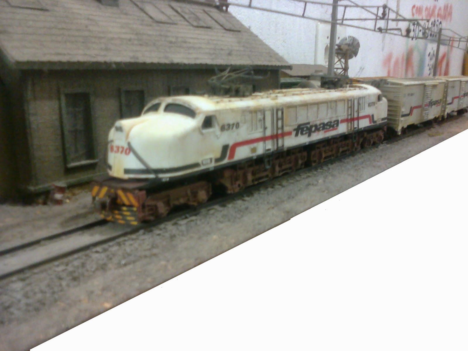 MODELS FERROVIAS BRASIL: LOCOMOTIVA GE V8 FEPASA FASE 3 ESCALA HO