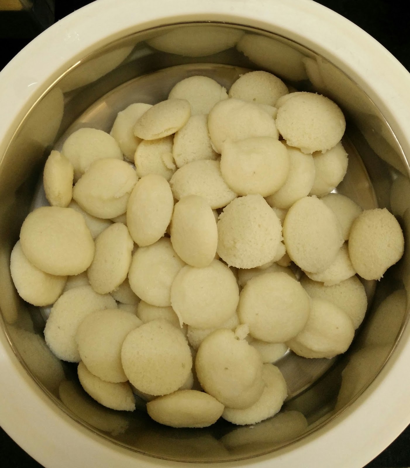 Welcome to Prameela's Kitchen: Mini Idli/Bullet Idli/Button Idli