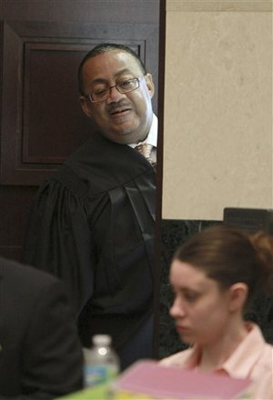 THE STILETTO GANG: A Mystery Writer Watches the Casey Anthony Murder Trial