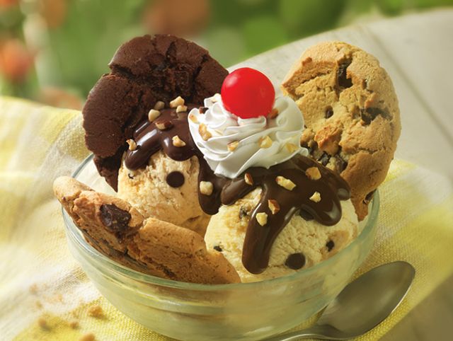Mom's Makin' Cookies Ice Cream Returns to Baskin-Robbins | Brand Eating