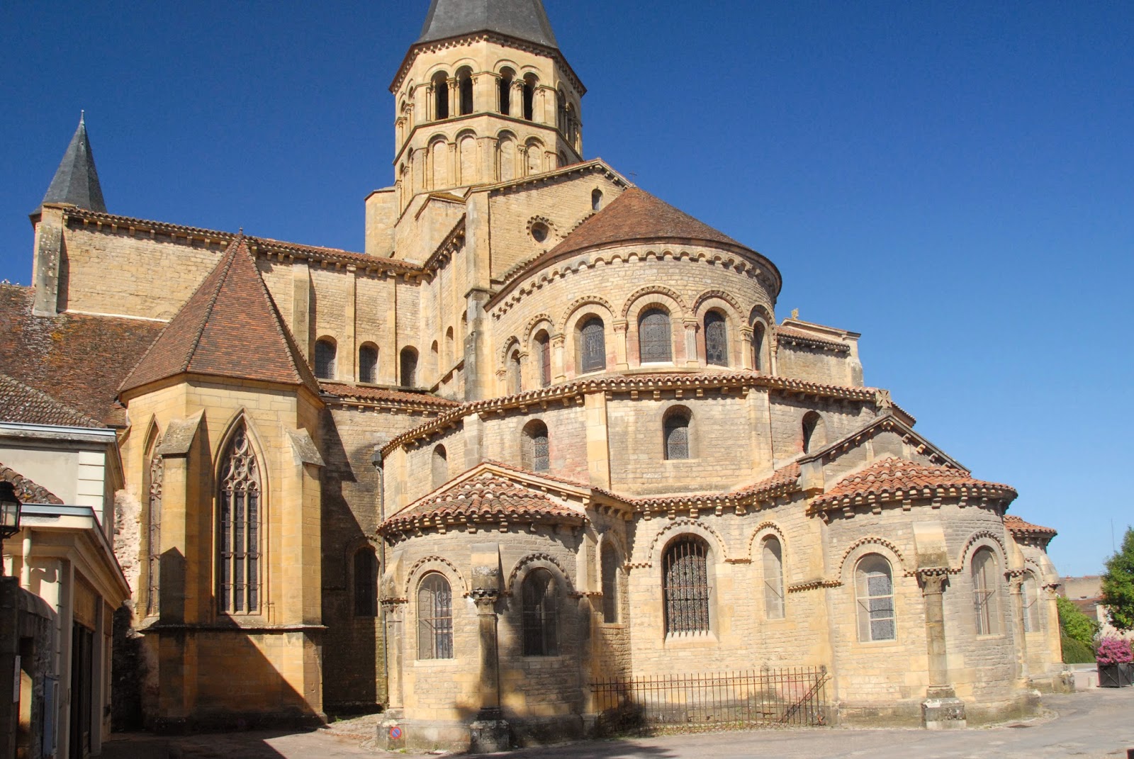 Lugares Sacros: Basílica del Sagrado Corazón en Paray-le-Monial