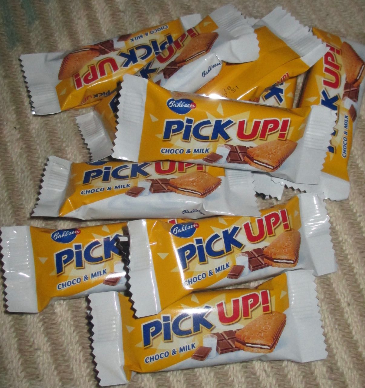 FOODSTUFF FINDS: New Pick Up Minis Choco and Milk (Bahlsen) By @Cinabar