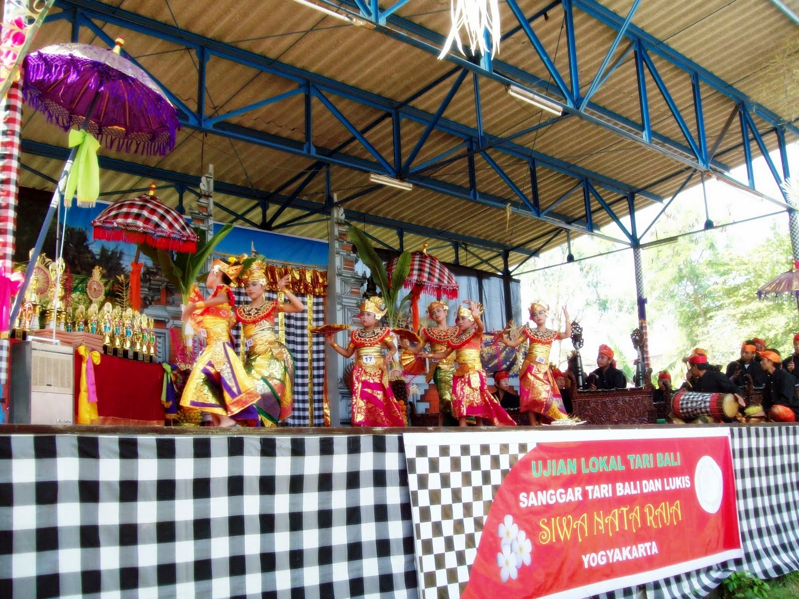 Rr Sari Nastiti: Tari Bali PANJI SEMIRANG (ujian SIWA NATA RAJA)