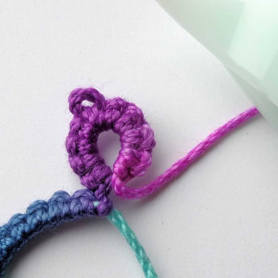 Yarnplayer's Tatting Blog: Tatting an Onion Ring from the back side