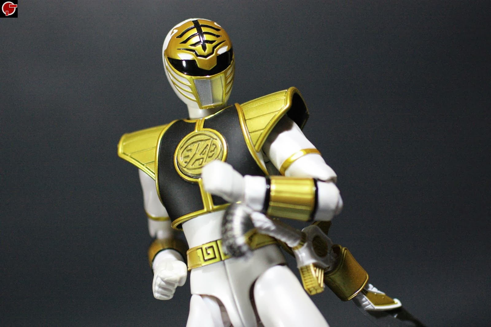 Firestarter's Blog: Toy Review: S.H. Figuarts Kiba Ranger (White Ranger)