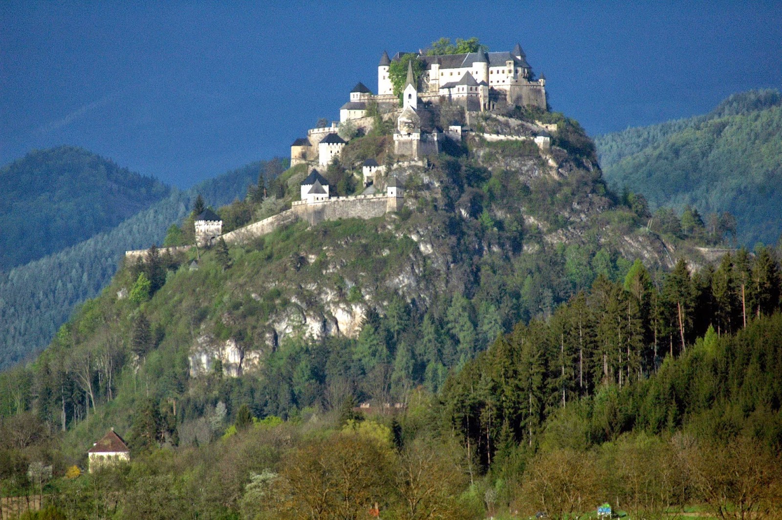 Blok888: Top 10 Most Beautiful Castles With Breathtaking Scenery