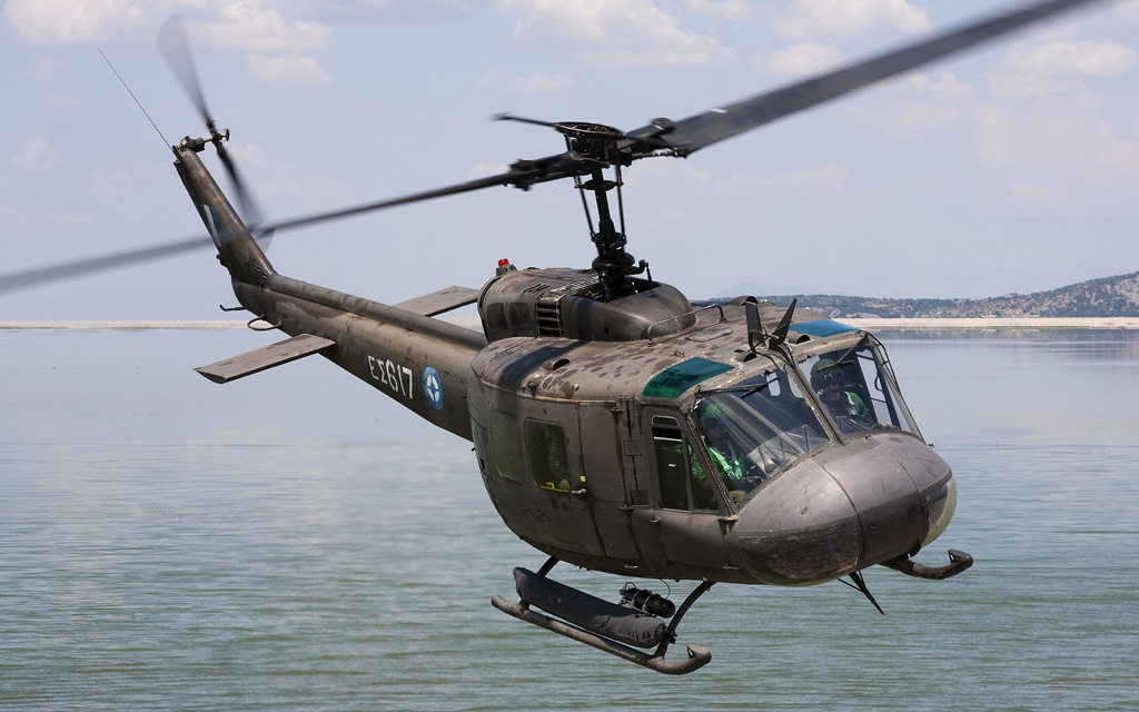 ΜΟΛΩΝ ΛΑΒΕ : UH-1H Huey