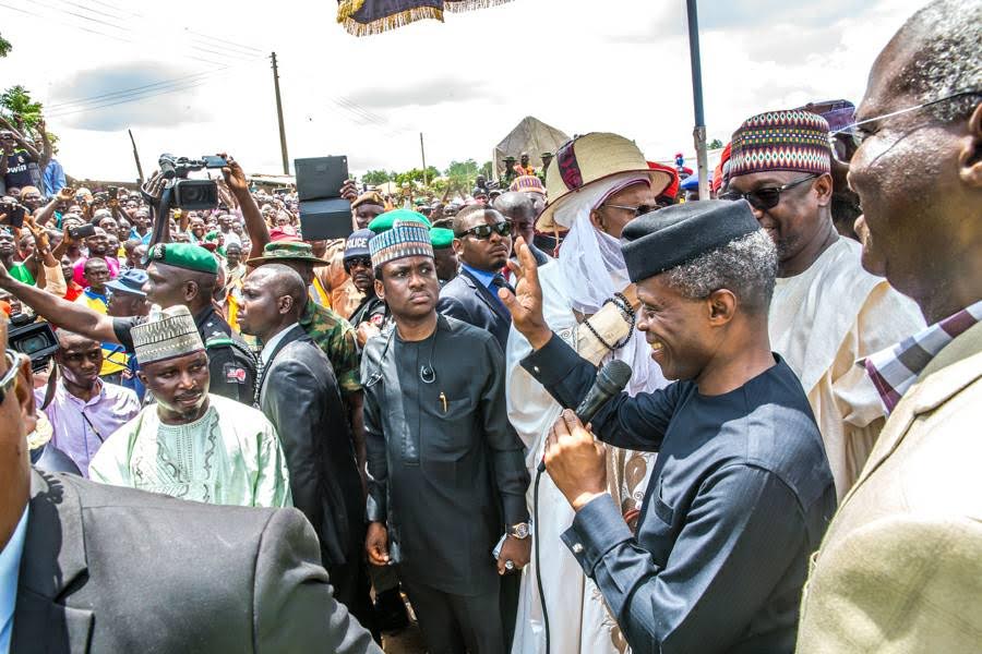 Photos: Acting President, Yemi Osinbajo, visits collapsed Mokwa-Jebba ...