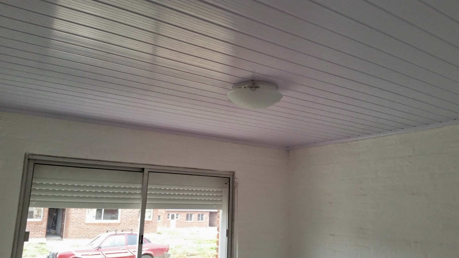 Cielorrasos en PVC - Uruguay: Cielo raso en PVC color y blanco